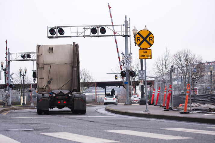 Railroad Crossing Safety Tips for Truckers - Great West